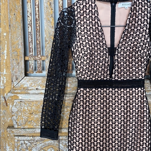 Elliatt | Dresses | Elliatt Revelation Dress Black Crochet Overlay Xs ...
